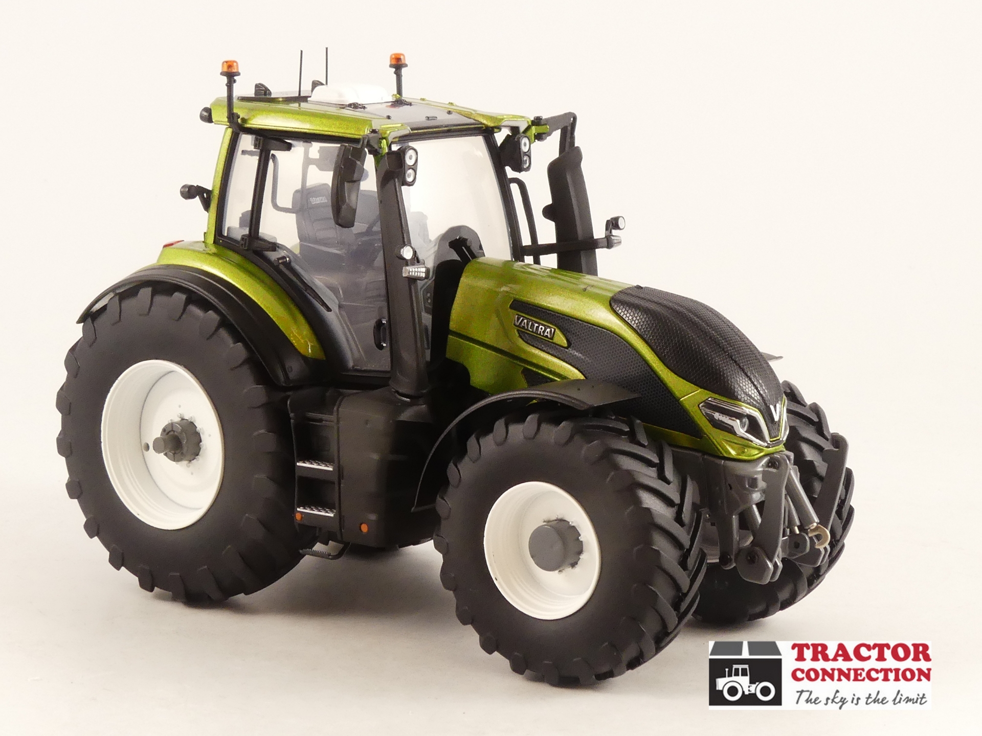 Valtra Q305 olive green | Tractor Connection | Specialist in miniaturen ...