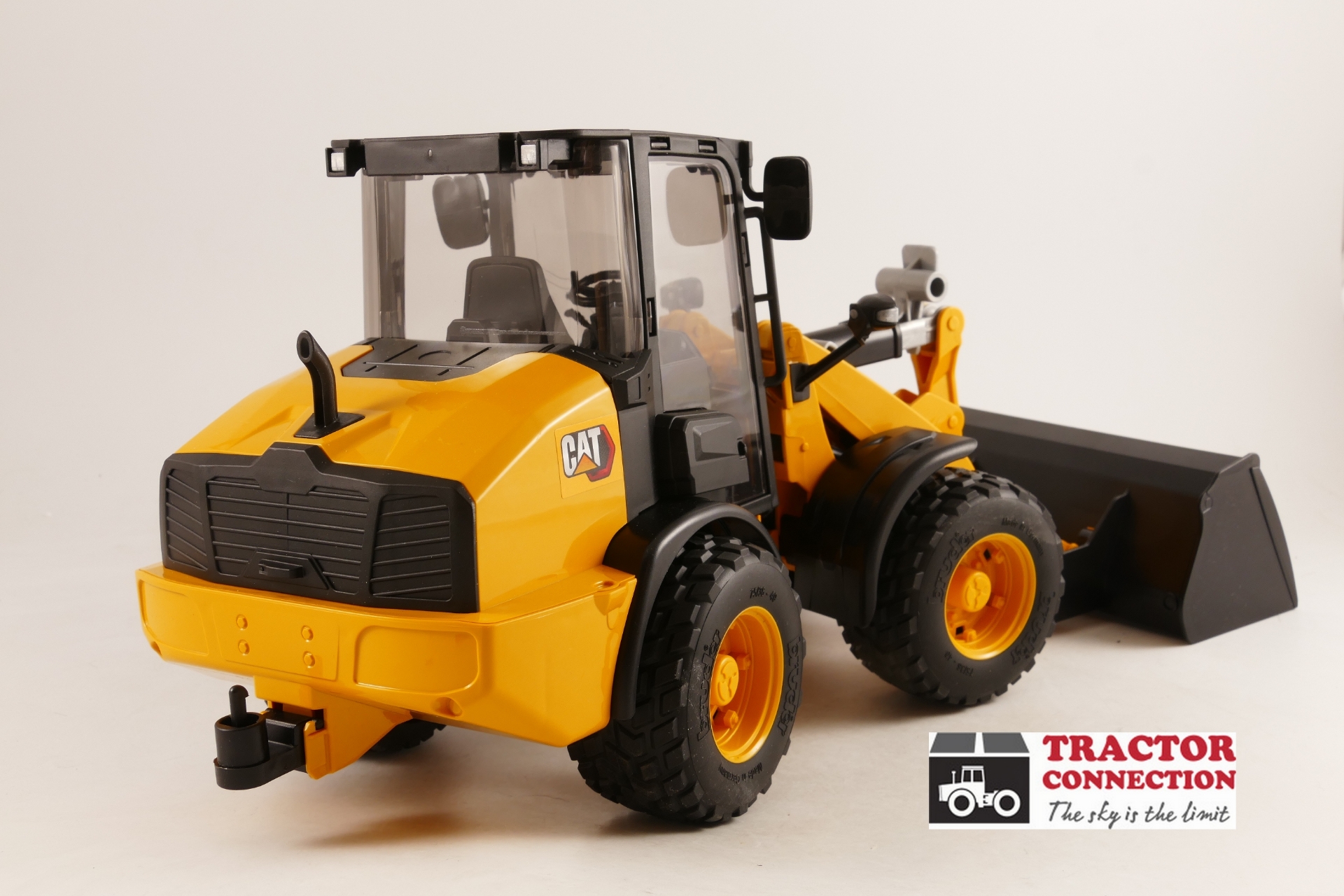 Caterpillar compact shovel | Tractor Connection | Specialist in ...